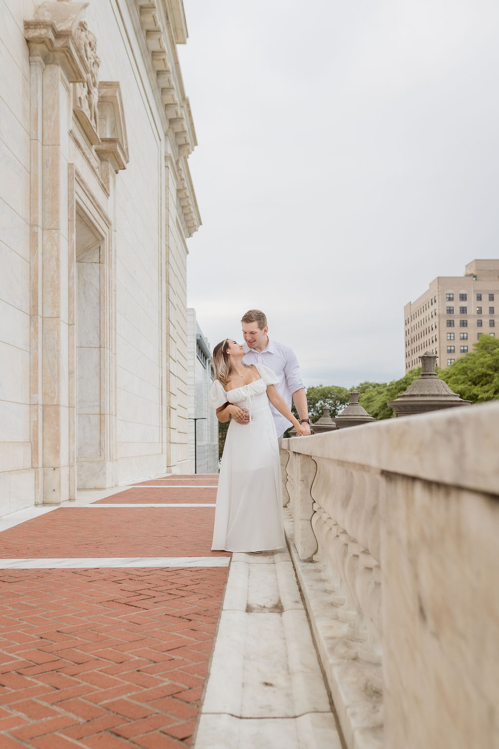 Detroit Engagement Photos at the DIA - savvyshootsphotos.com