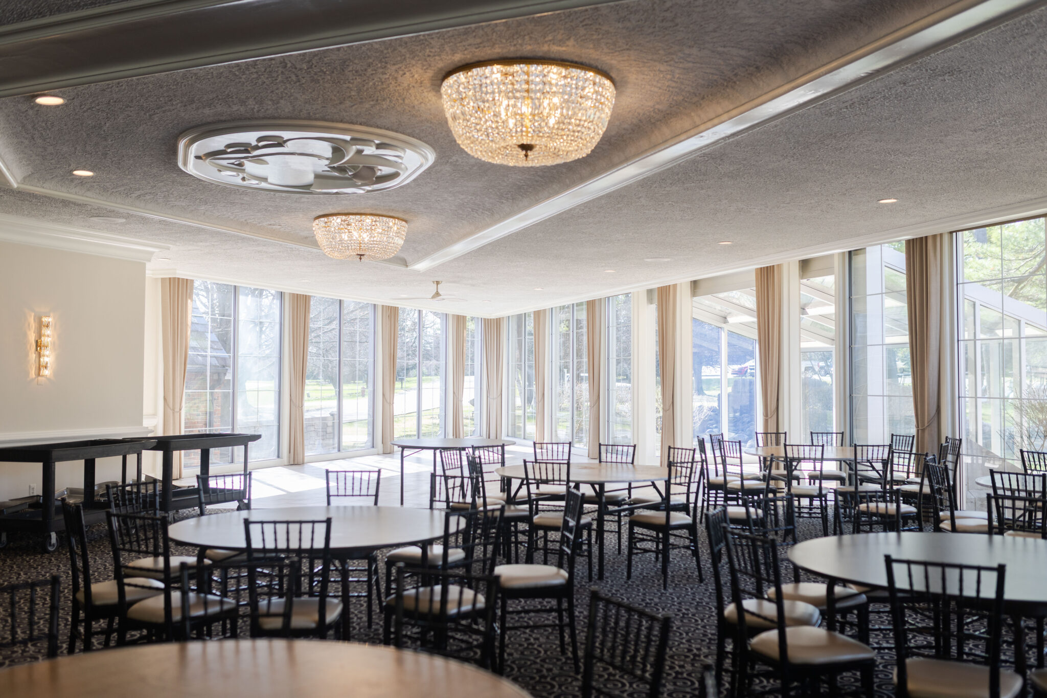 Pine Knob Mansion and Carriage House Wedding Venues - savvyshootsphotos.com